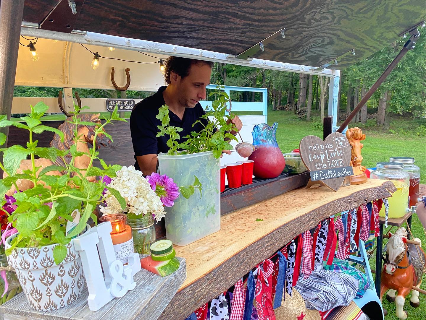 Mobile Bar Rental - BuffaloveBus